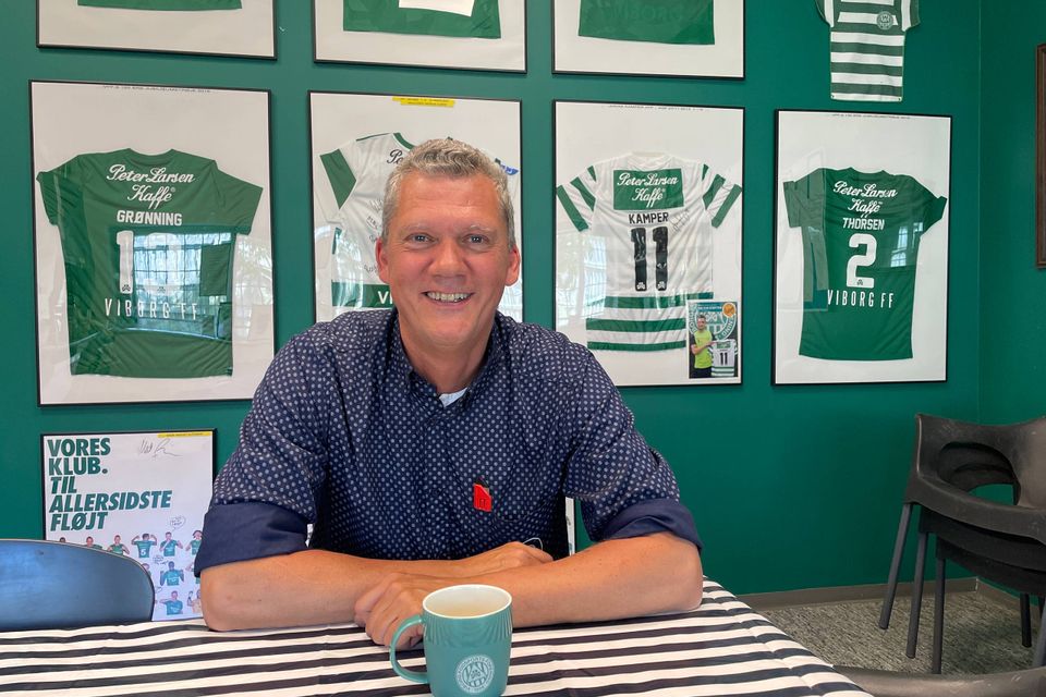 Han blev smidt ud af klubben: I dag har Lars Lauritsen fem Viborg FF-tatoveringer, og flere er ...