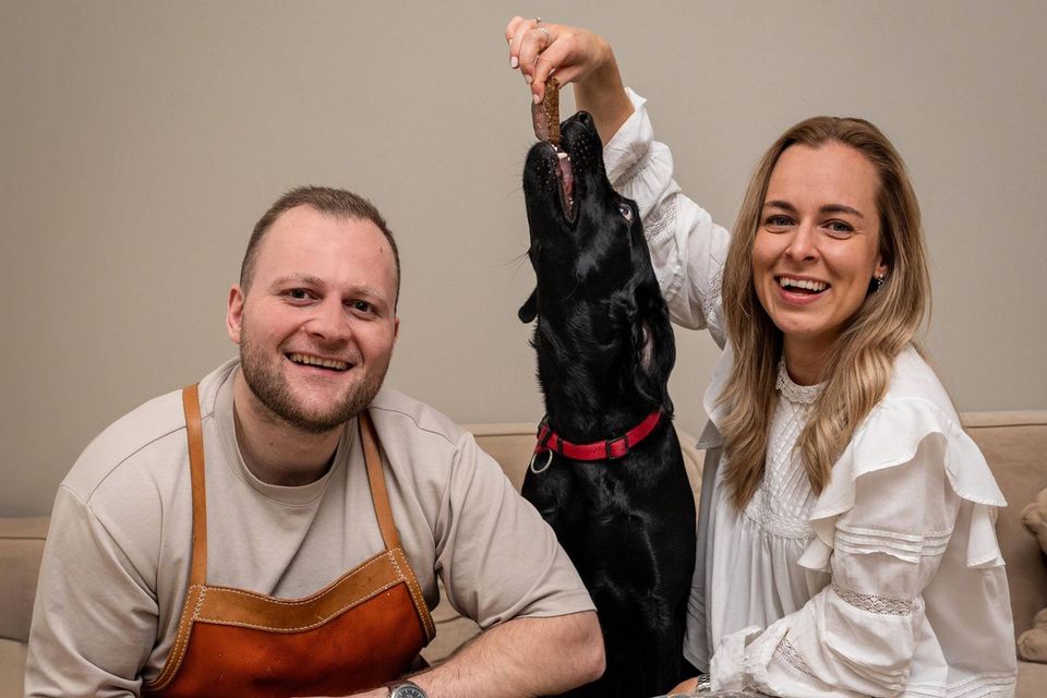 Han laver mad til "chefen" for sine næsten 175.000 Instagram-følgere ...