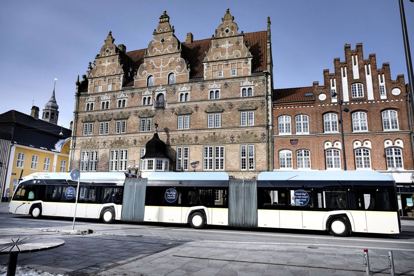Letbane eller bus? Danmarks første "letbane på gummihjul" åbner lørdag ...