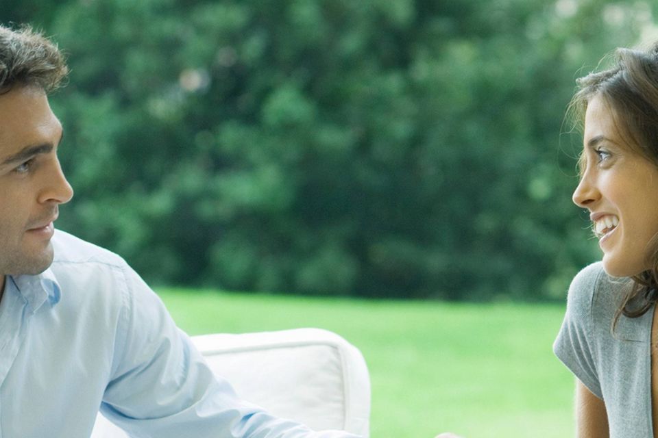 Mænd og kvinder taler lige meget - Jyllands-Posten