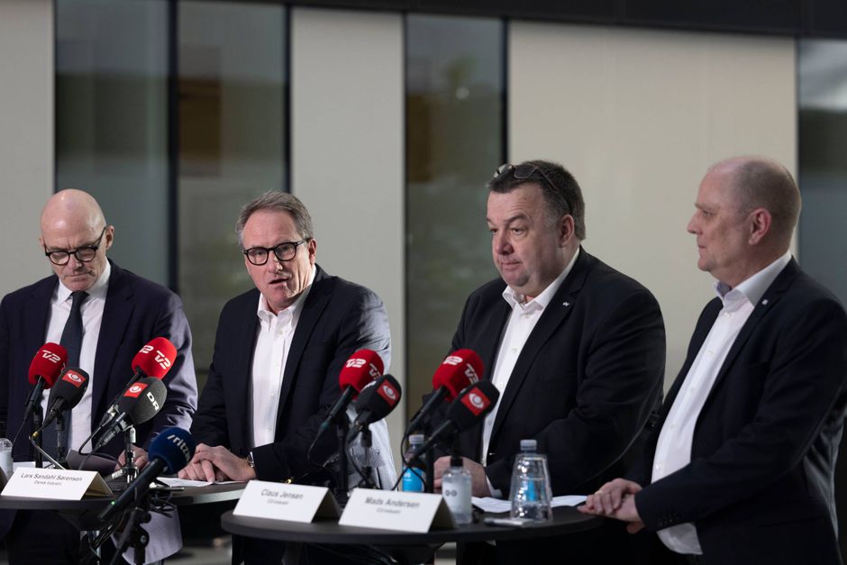 Det ligner et stille slagsmål om danskernes løn – men én sky hænger ...