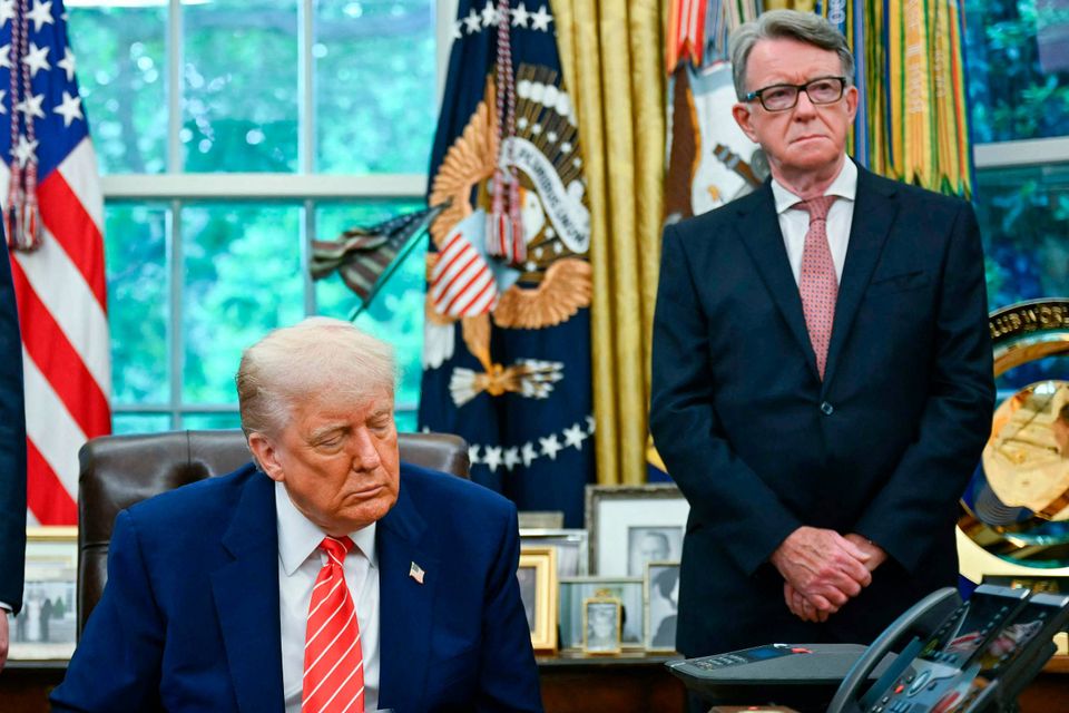 Storbritannien fyrer USA-ambassadør på grund af Epstein-kobling - Jyllands-Posten