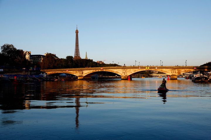 Skal OL-ringene forblive på Eiffeltårnet? Debatten raser i Paris ...