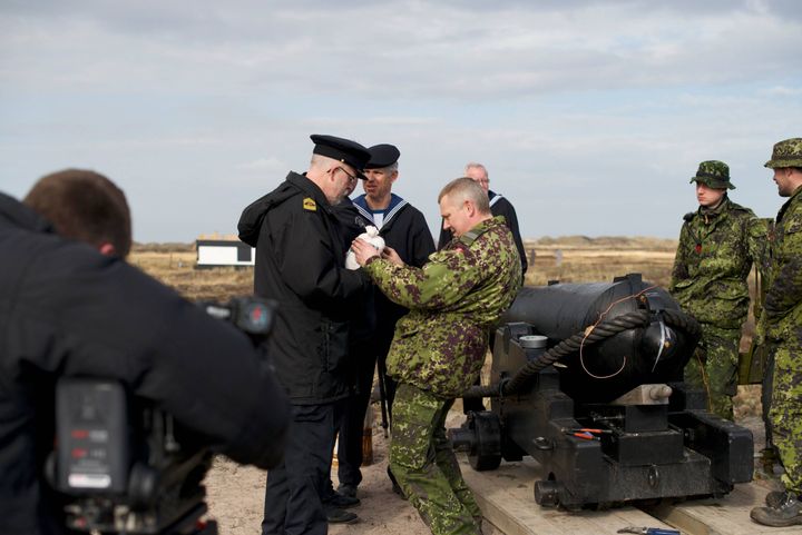 150 år gammel krig genoplivet på heden - Jyllands-Posten