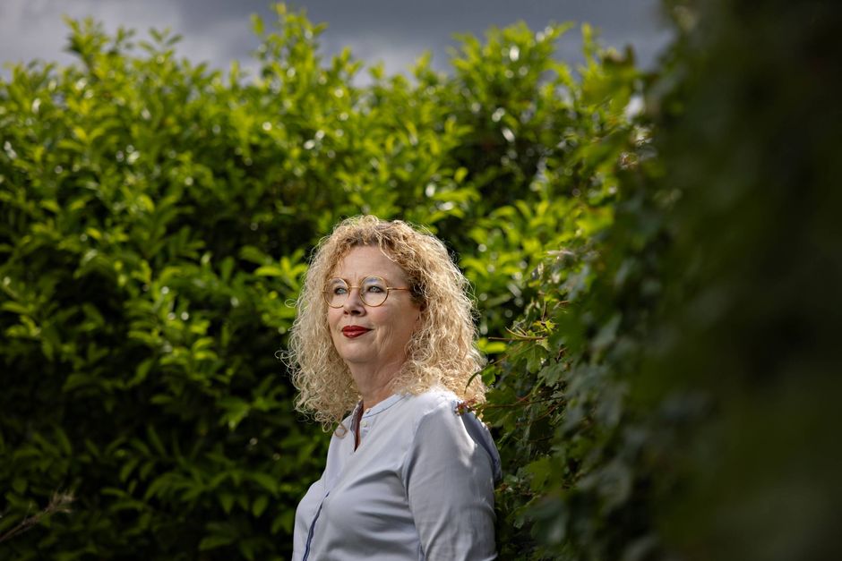 Anne-Marie Dahl lever af at spå om fremtiden. Frygter hun den?