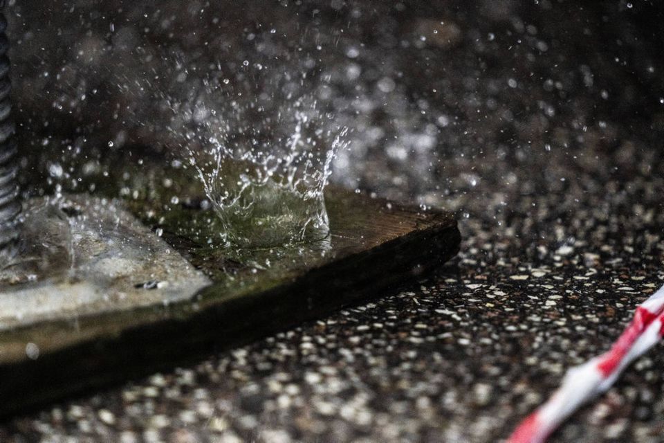 Politiet fraråder folk i Esbjerg at bevæge sig udenfor efter skybrud ...