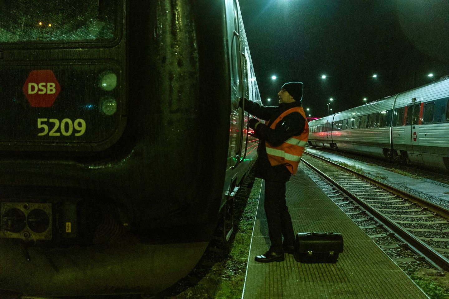 10 år mere med DSB giver ikke meget hurtigere eller mere præcise tog ...