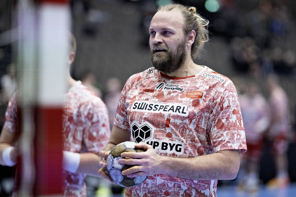 Forsvarsgeneral skifter håndboldsko ud med trænerrolle - Jyllands-Posten