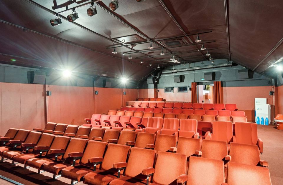 Efter Per Haubergs død: Malling Bio sat til salg - Jyllands-Posten