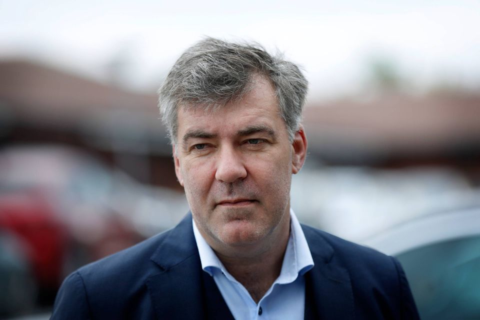 Torsdag kommer klimaministerens fremtid til afstemning: Og han kan ...