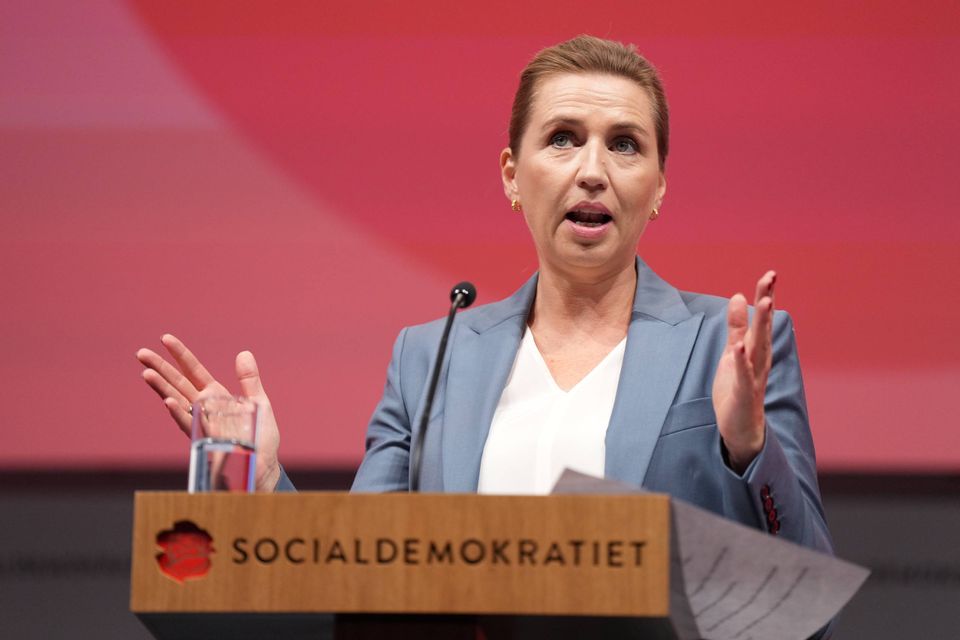 Mette Frederiksen: Vi er nødt til at kunne diskutere alt. Også løn - Jyllands-Posten