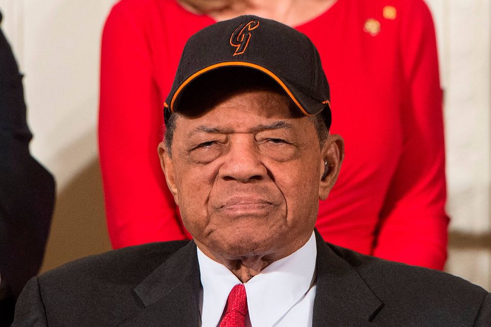 Fra segregeret baseball til MLB: Willie Mays er død som 93-årig ...