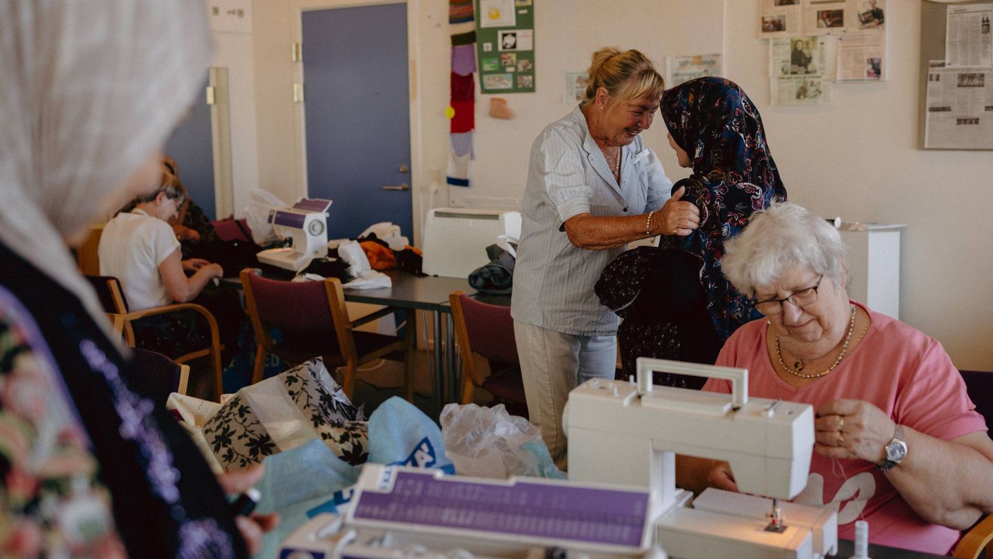 To årtier med nål og tråd: Systuen i Gellerup binder kvinder sammen ...