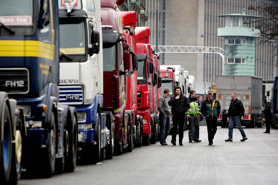 100 lastbiler vil parkere ved Christiansborg tirsdag - Jyllands-Posten