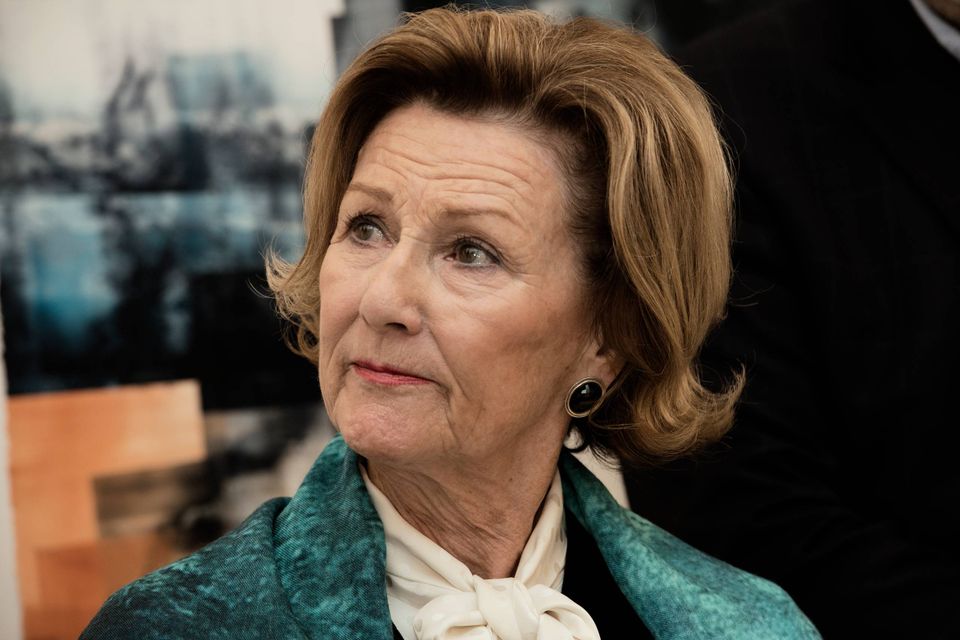 Norges dronning Sonja indlagt efter hjerteflimmer på skitur - Jyllands ...
