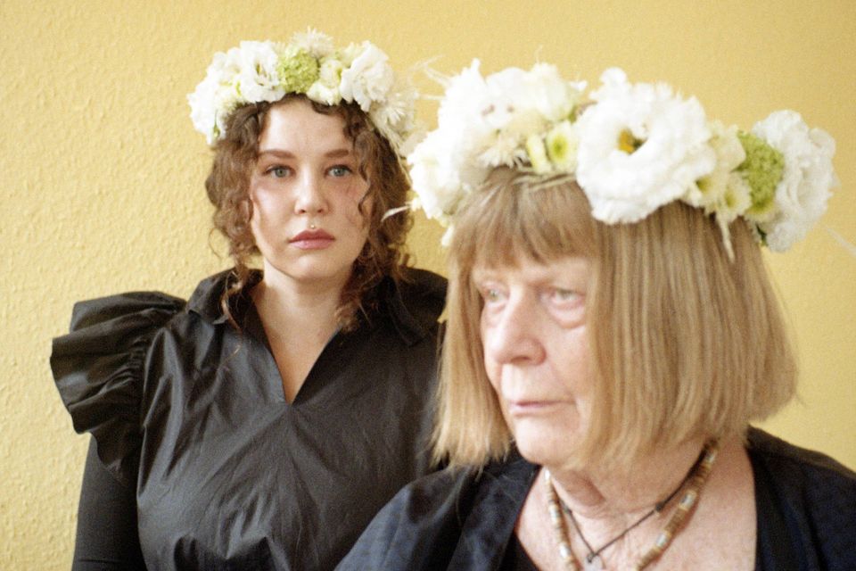 Anmeldelse: En rørende brevveksling mellem forfatterne Charlotte ...