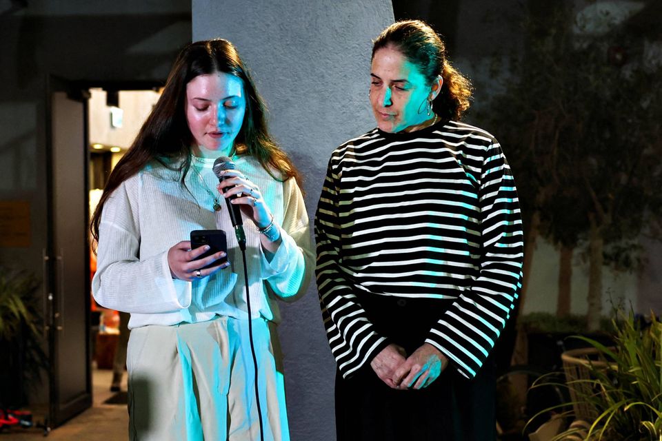 Snart bliver 94 gidsler løsladt efter mere end et års fangenskab ...