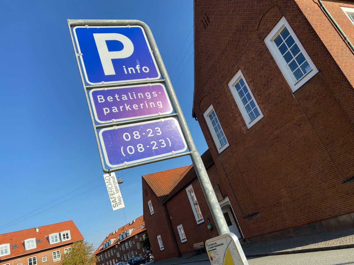 »Du havde ét job«: Er p-skilt til australske turister? Se kommunens ...