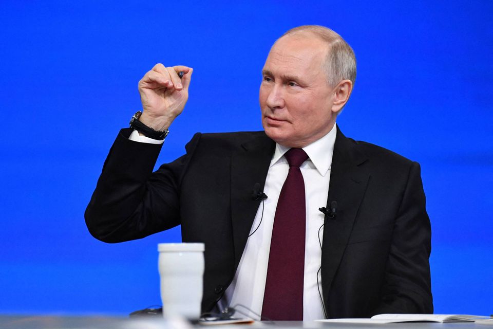 Putin advarer om problemer med Nato-landet Finland - Jyllands-Posten