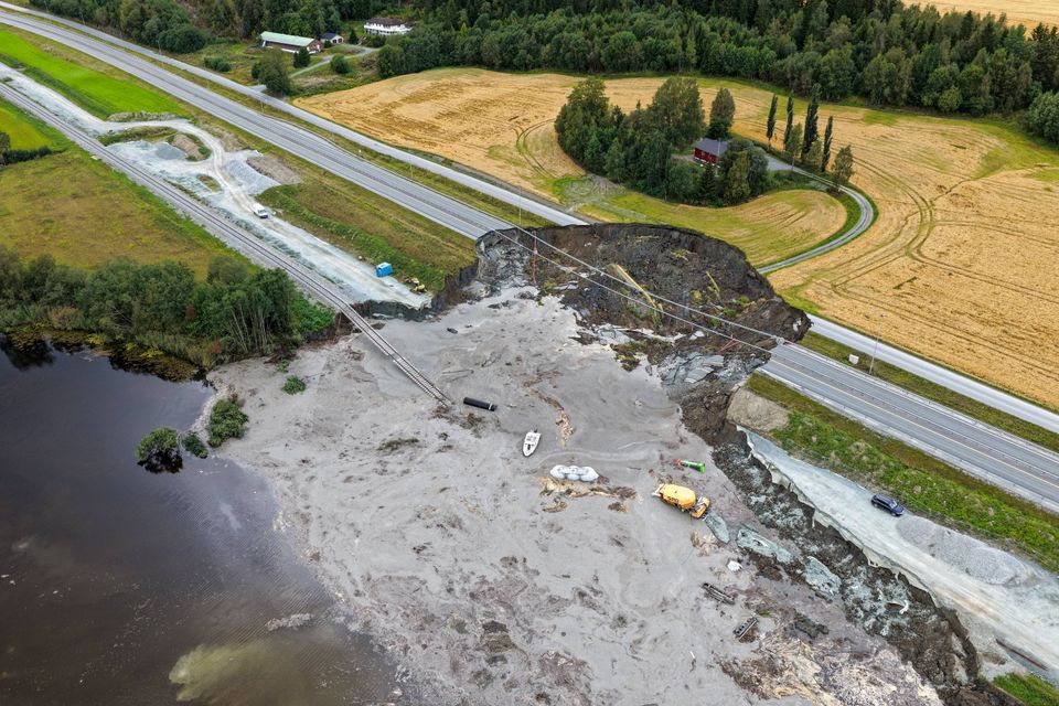 Han overvågede jorden, der kollapsede under ham. Dansk mand er fortsat ...
