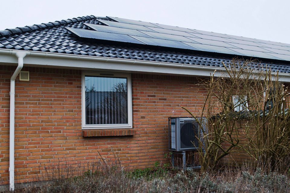 Må naboens solceller eller tagsten blænde? - Jyllands-Posten