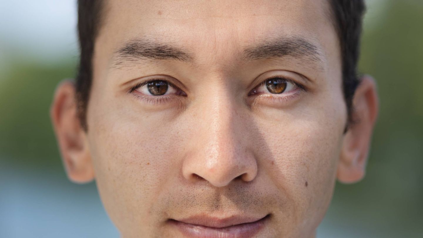 Som 16-årig blev Amir Ansari beordret til at flygte: »Hvis du siger nej, dør du. Hvis du siger ...