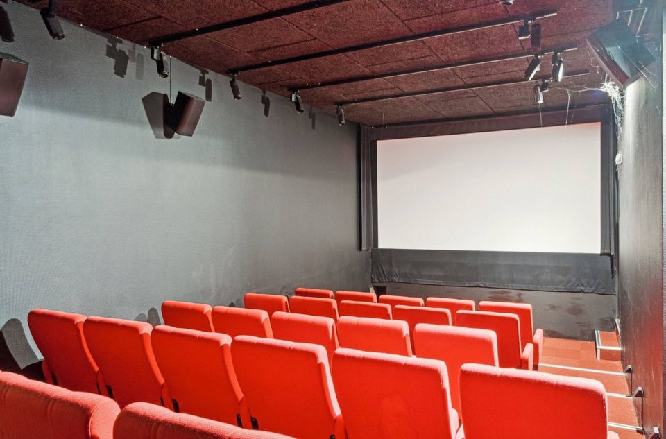 Efter Per Haubergs død: Malling Bio sat til salg - Jyllands-Posten