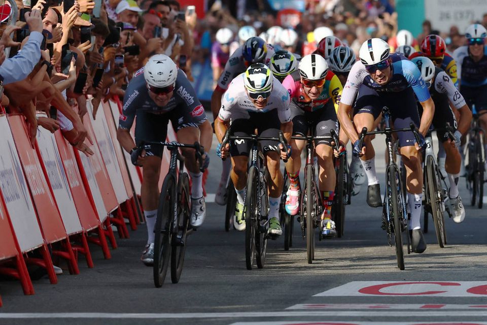 Jasper Philipsen åbnede Vueltaen med sikker spurtsejr - Jyllands-Posten