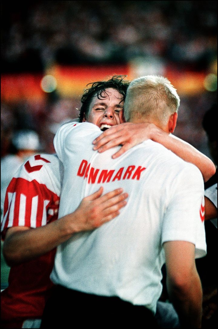 Bryllup, fødsel, død og guld: Sommeren '92 set gennem et JP-kamera ...